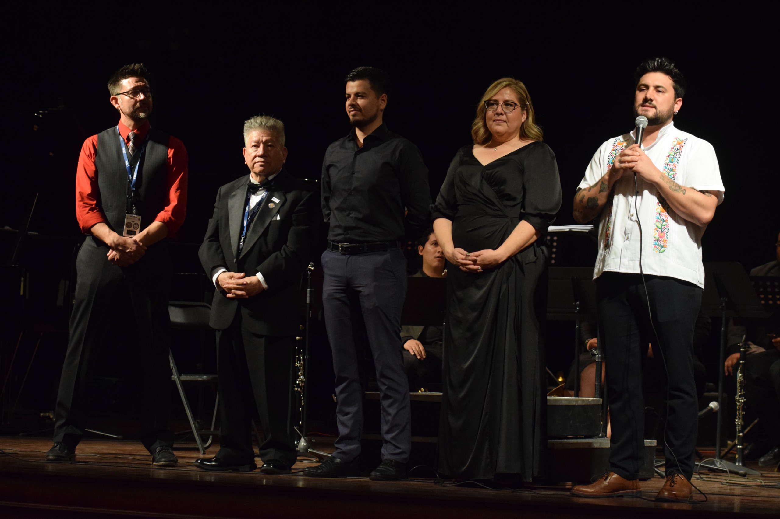 'Una noche de encanto’ ofrecieron el tenor José Iniguez y la Banda ...